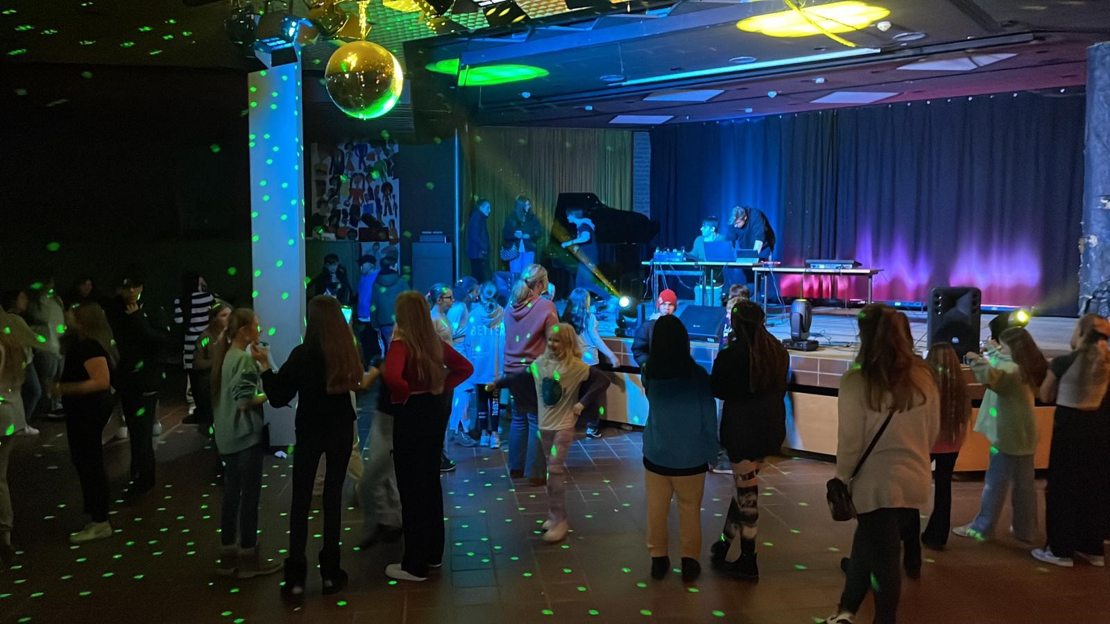 Disco zum Halbjahresausklang - IGS Hannover Bothfeld